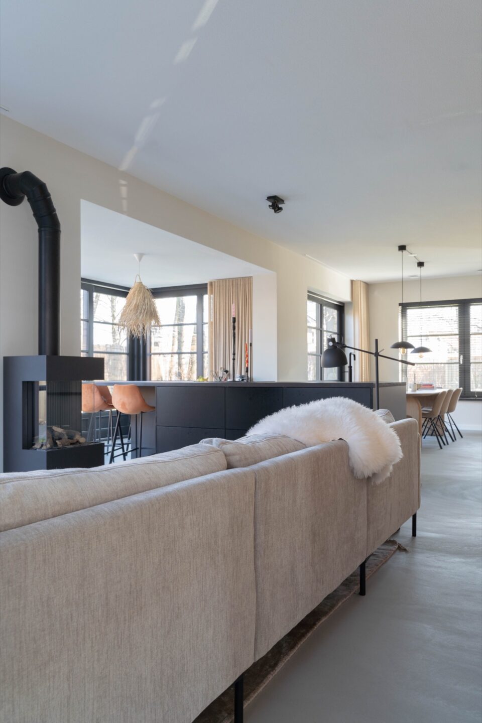 Gietvloer in modern interieur