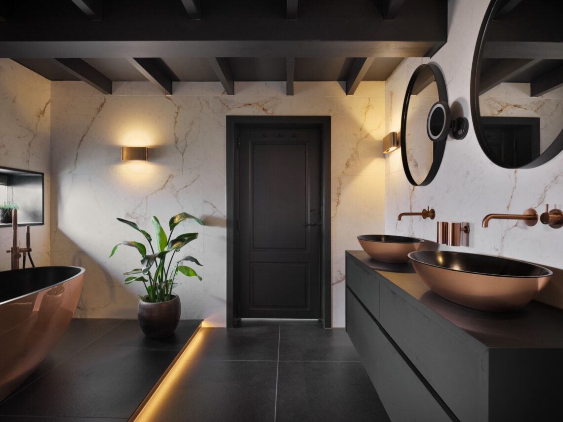 Bathroom with bronze - HOOG.design - Exclusive living inspiration