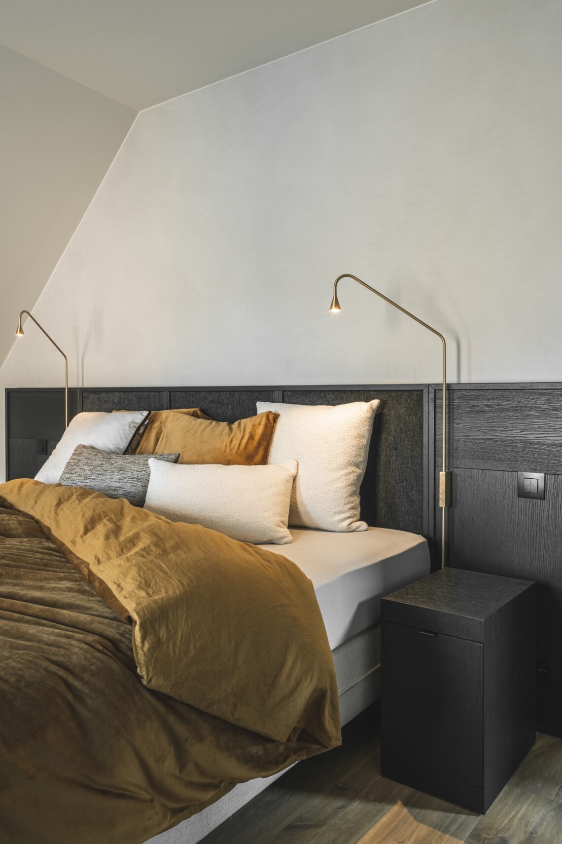 Timeless elegance through contrast textures