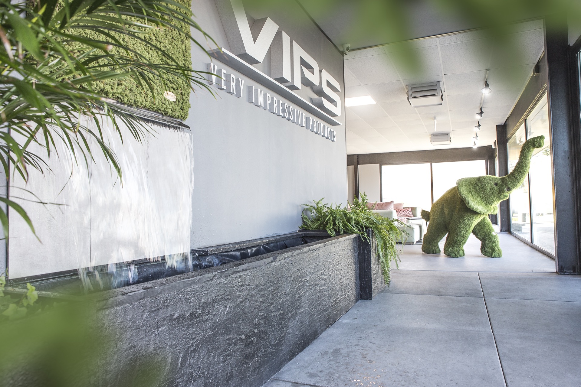 New: VIPS the inspiration center for outdoor living - HOOG.design ...