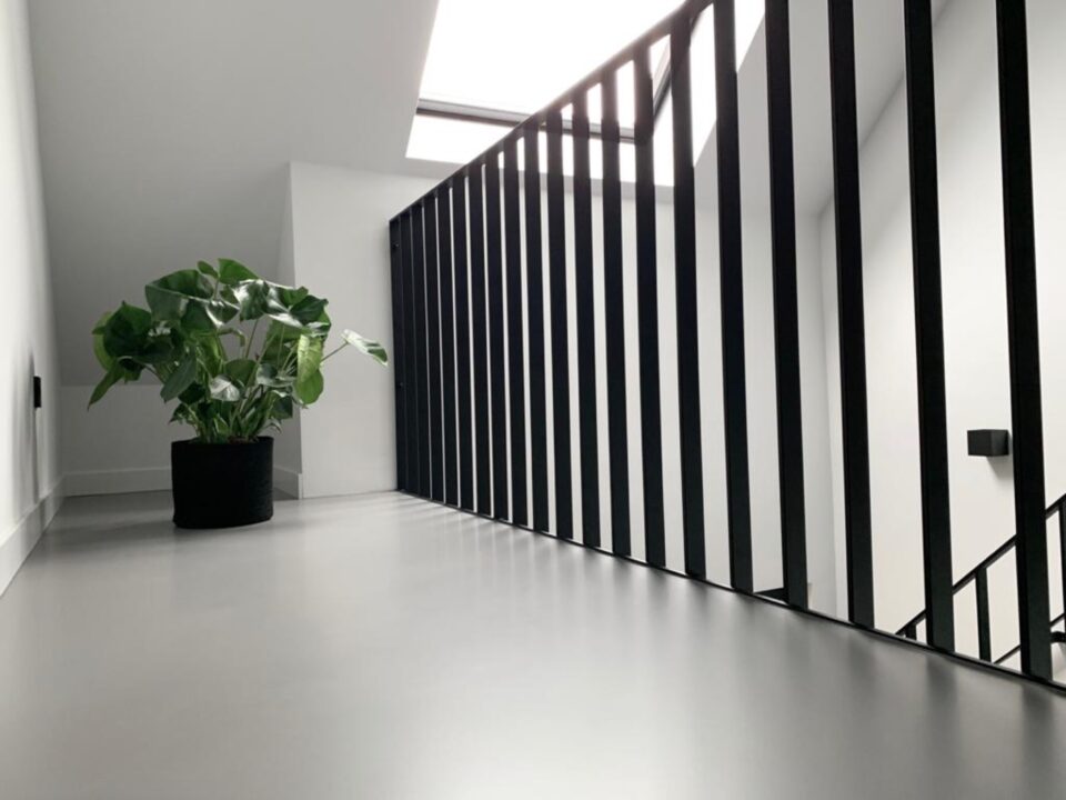 Stalen balustrades met verticale spijlen