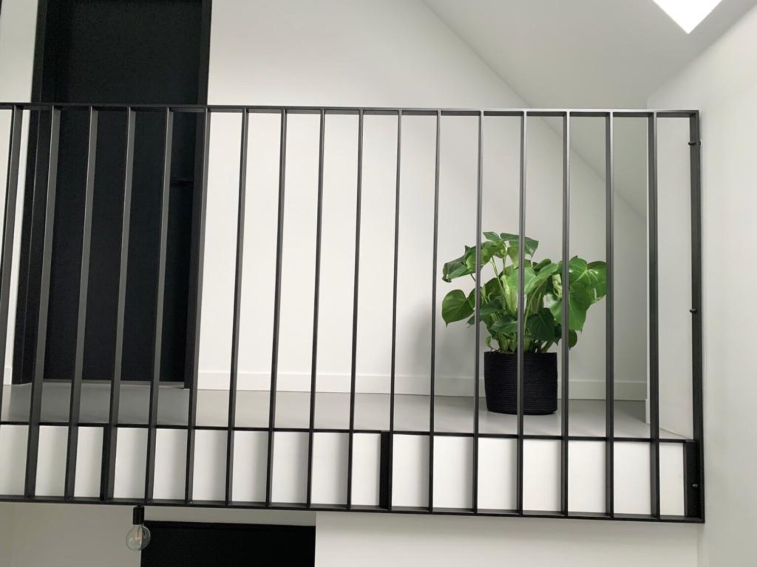 Stalen balustrades met verticale spijlen