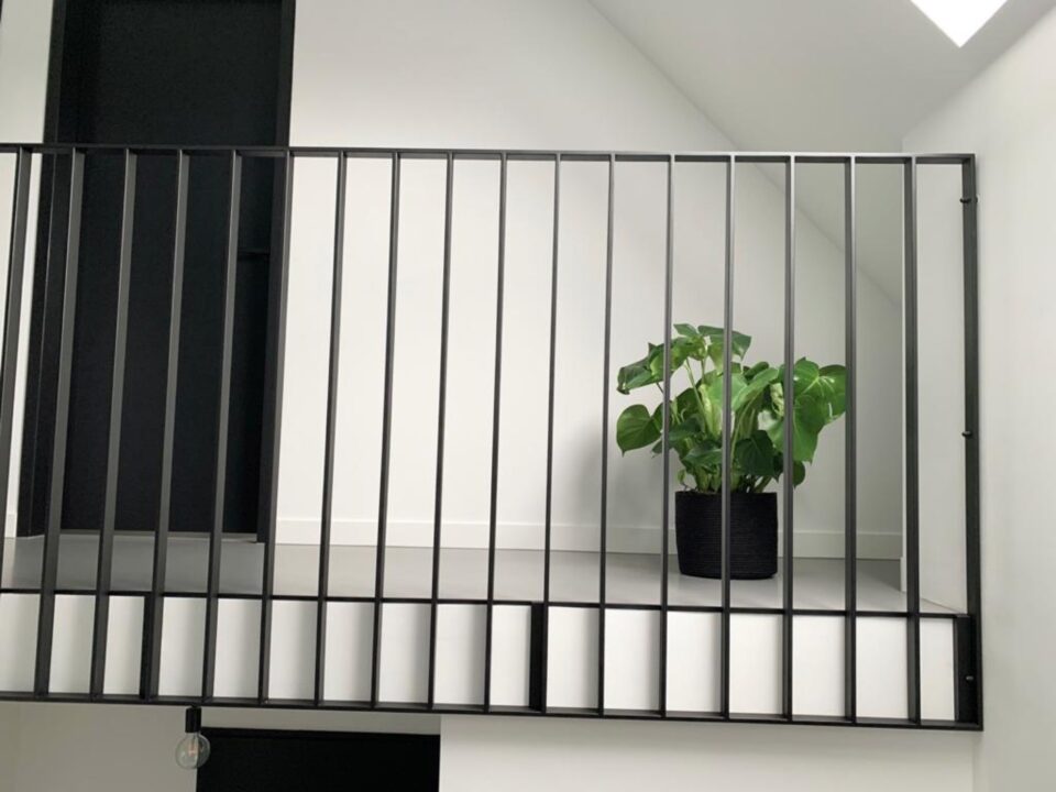 Stalen balustrades met verticale spijlen