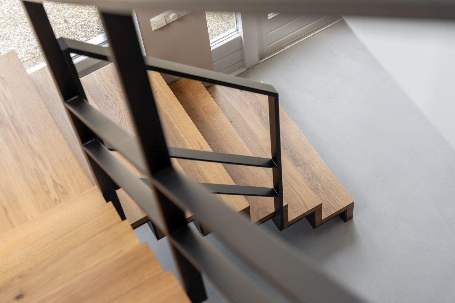 Steel balustrade with steel knee rails