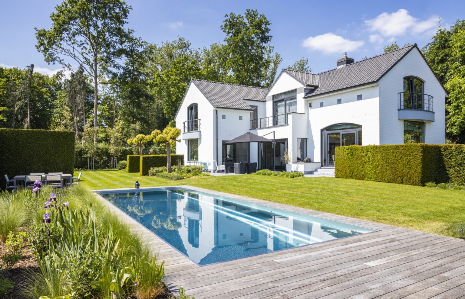 Hoogwaardig zwembad in tuin