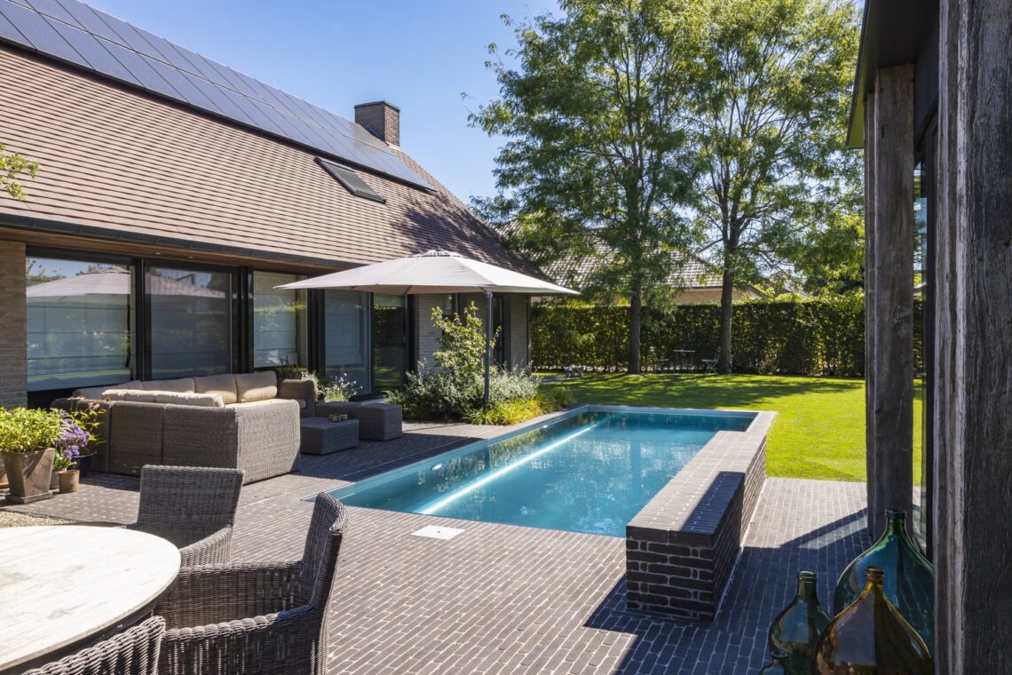 Inox hoogwaterlijn skimmer zwembad 8x3x1,5m met stijlvolle zwevende ...