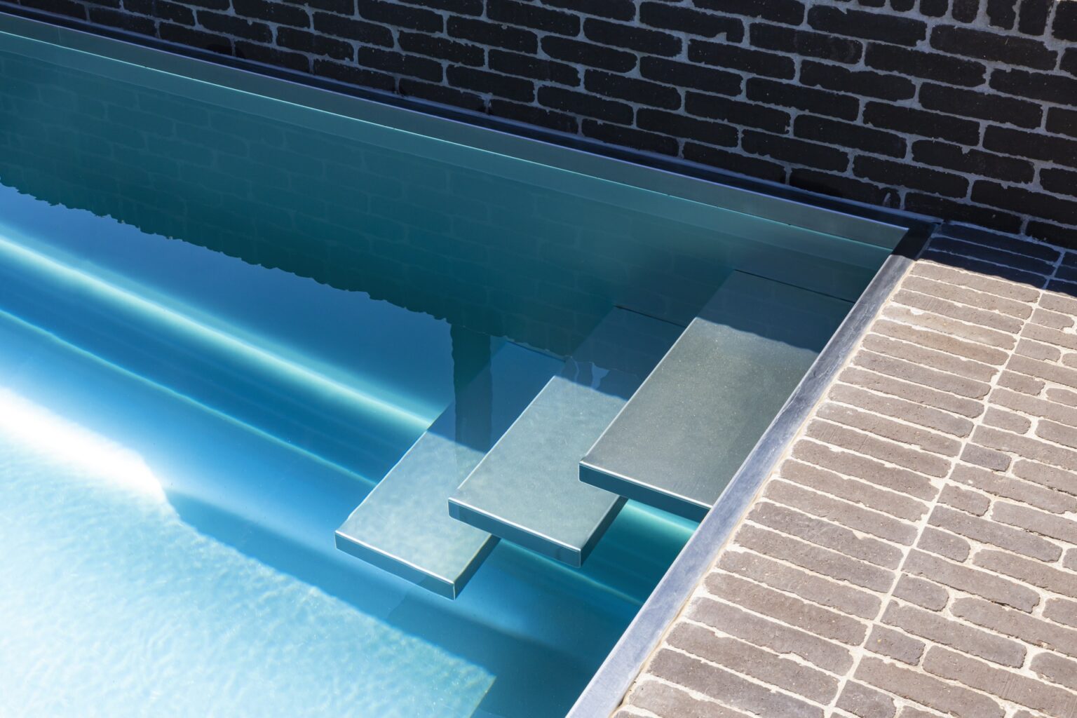 Inox hoogwaterlijn skimmer zwembad 8x3x1,5m met stijlvolle zwevende ...