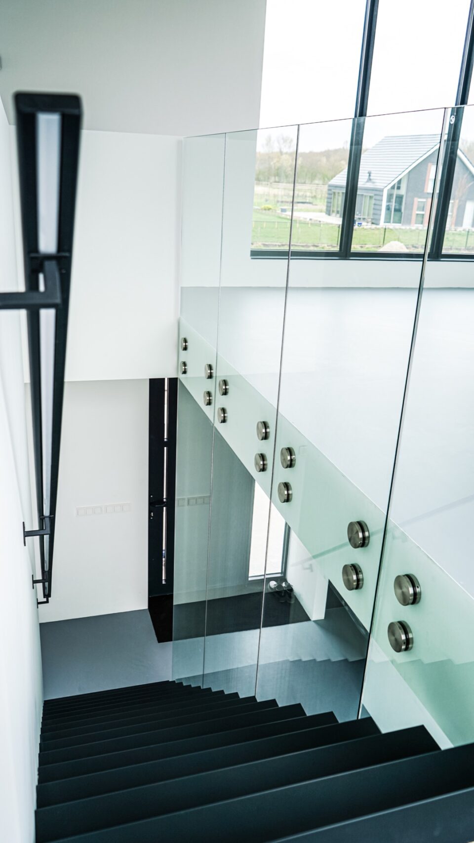Floating staircase with glass balustrade