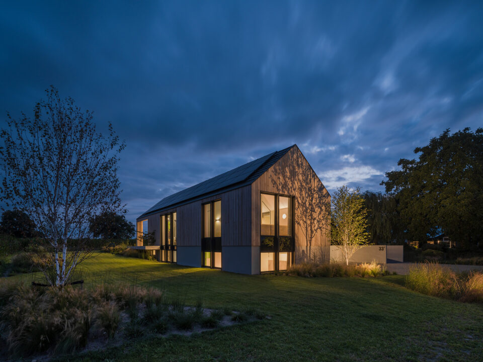 Scandinavian-looking barn house