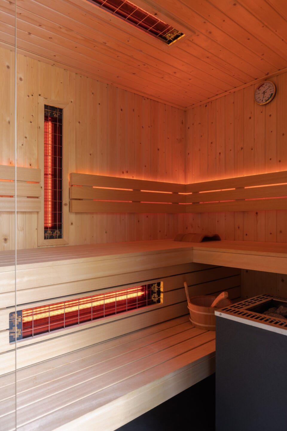 Stadstuin met poolhouse, zwembad, spa en sauna