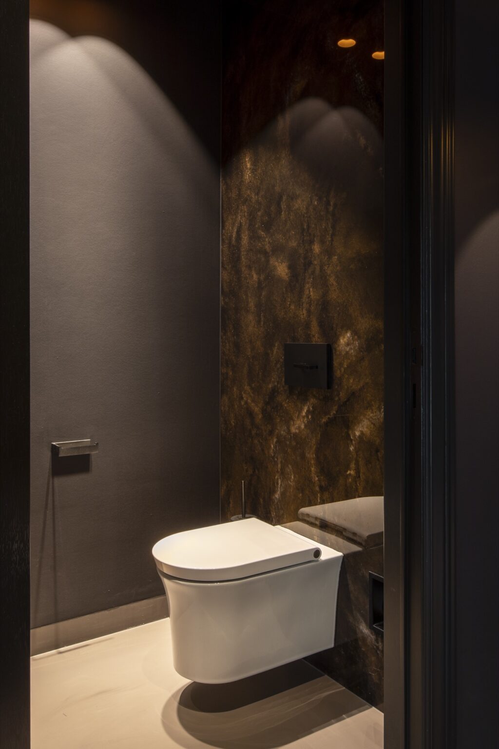 Renovation villa in Zeeland with cast floors and wall panels