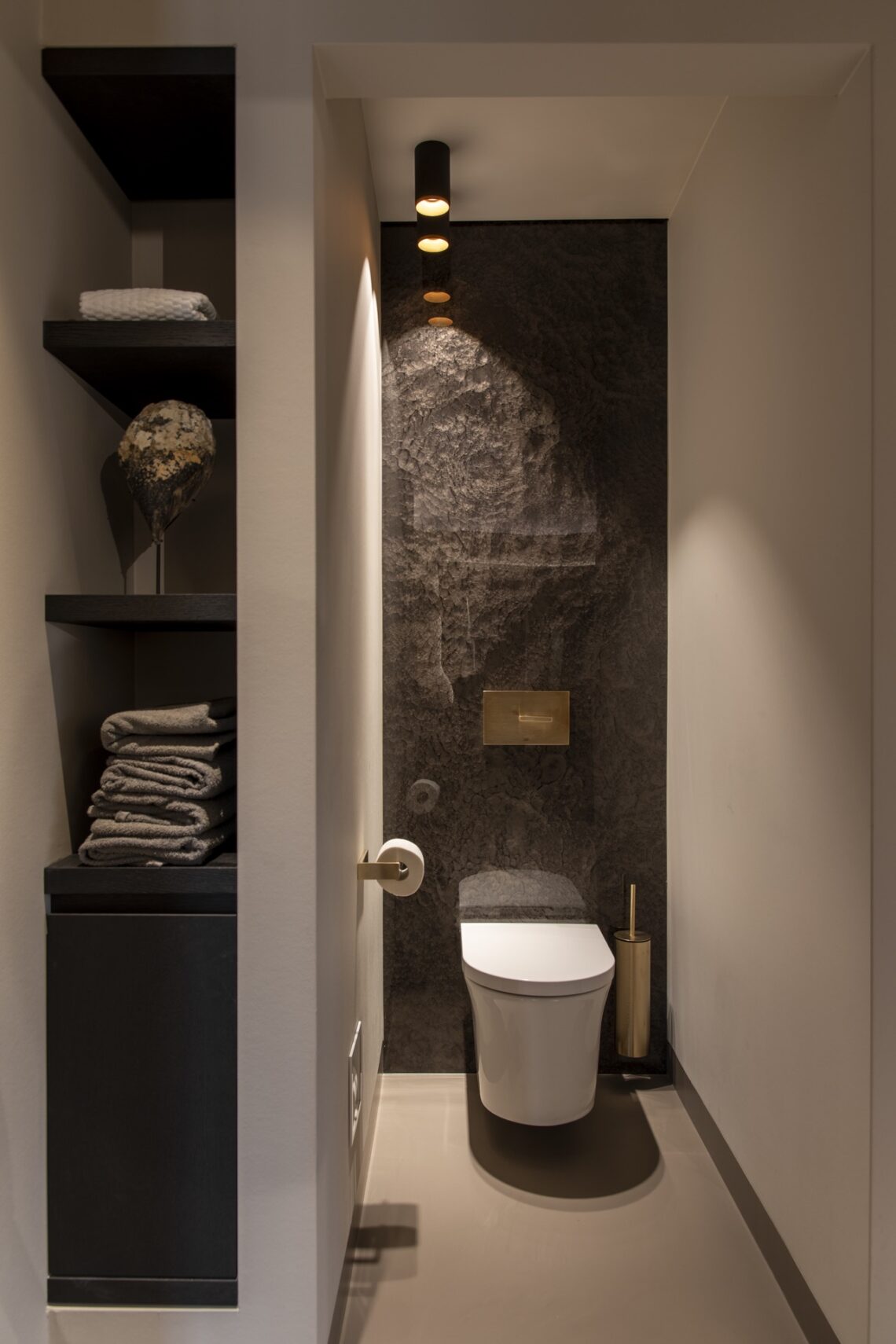 Renovation villa in Zeeland with cast floors and wall panels