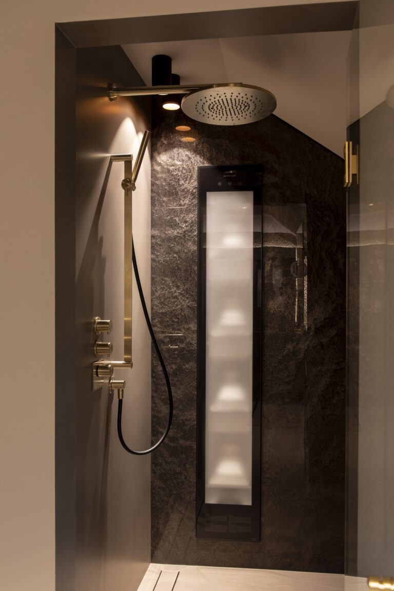 Renovation villa in Zeeland with cast floors and wall panels