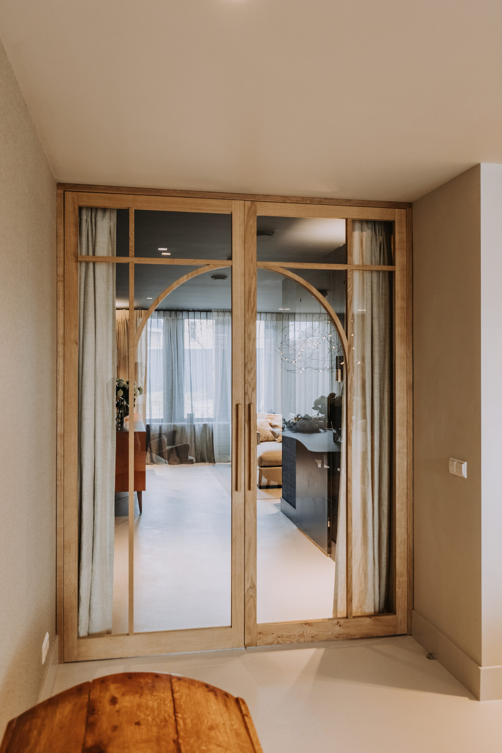 Bent oak interior doors with logo in Amsterdam