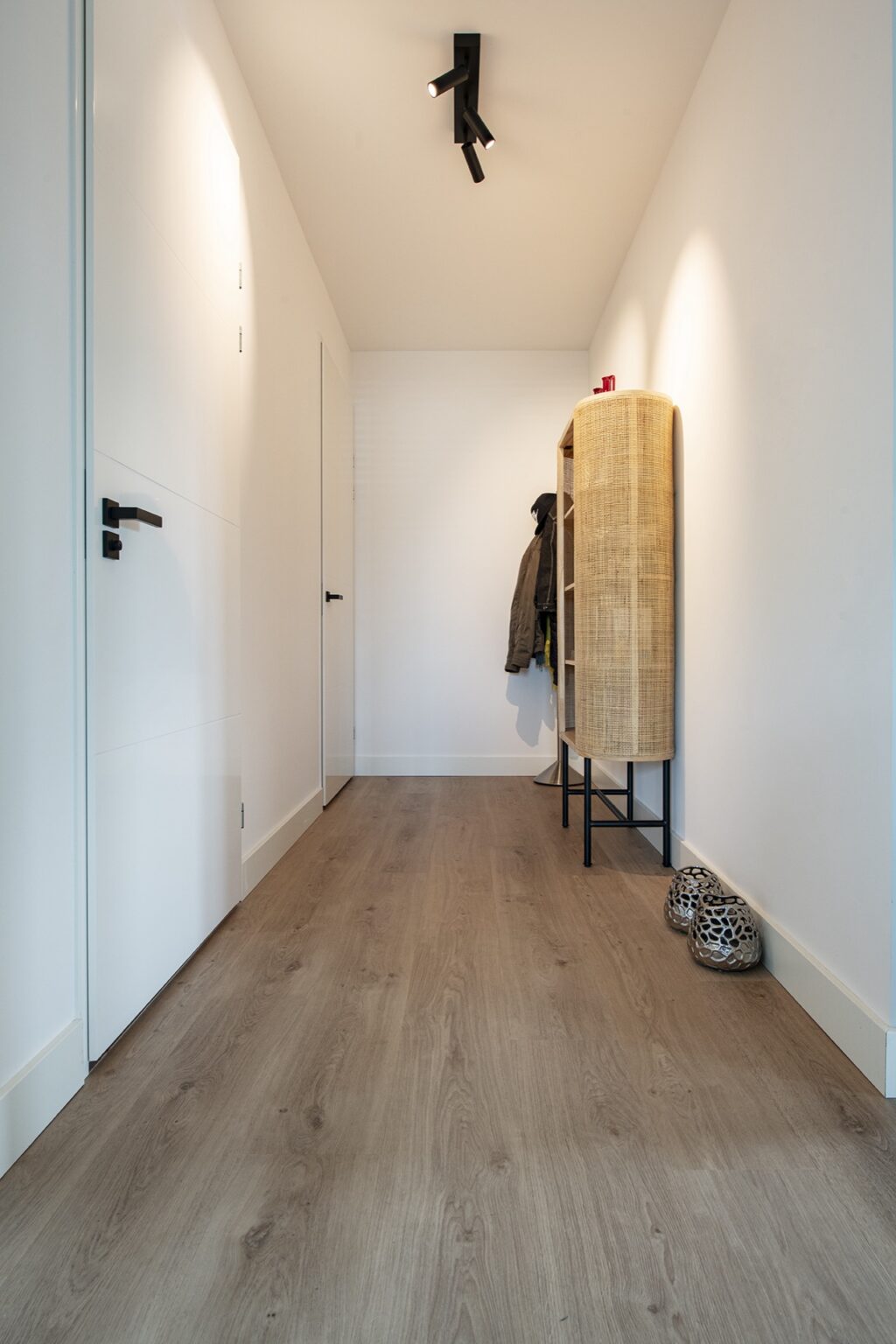 Extra brede PVC vloer in naturel tint met noestjes