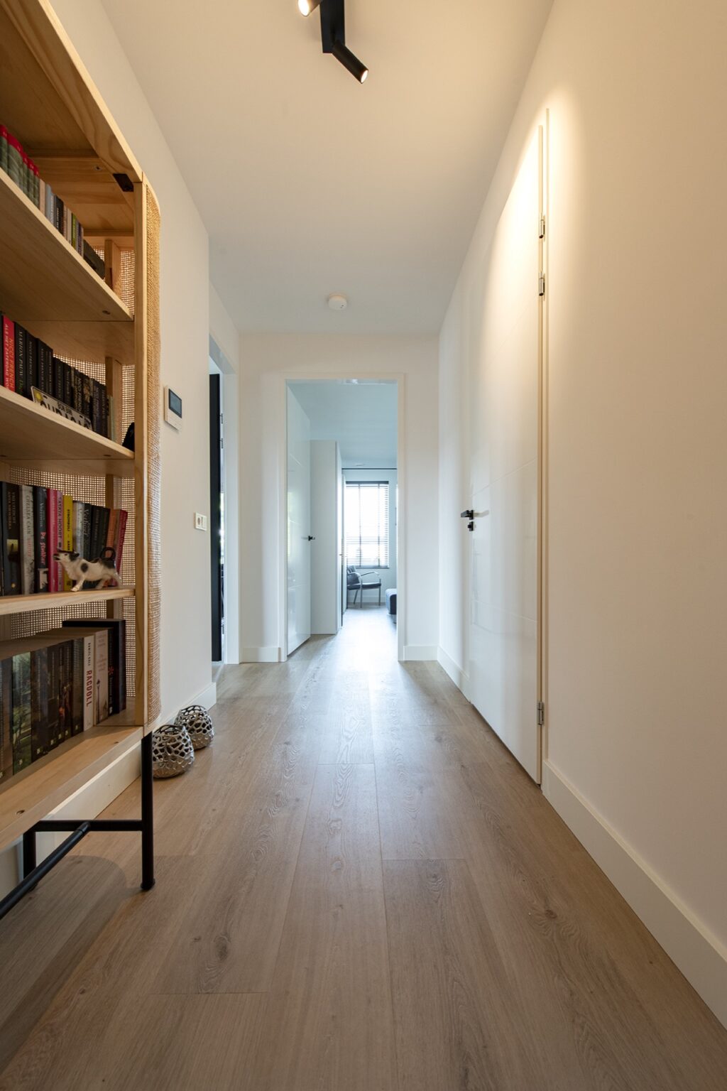 Extra brede PVC vloer in naturel tint met noestjes