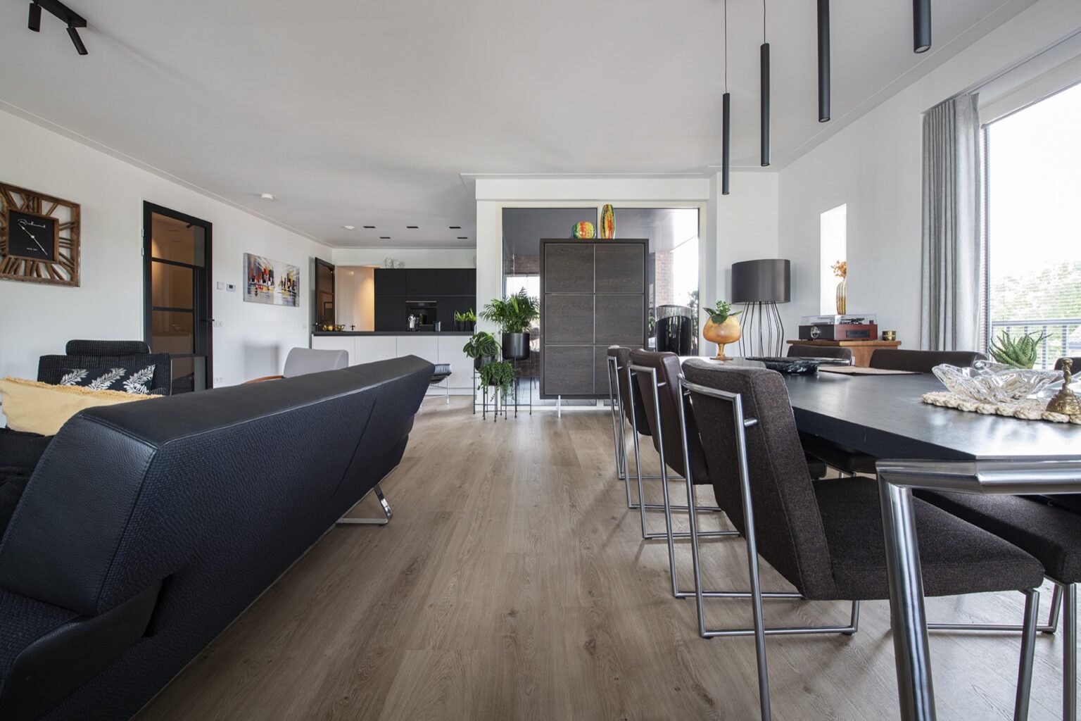 Extra brede PVC vloer in naturel tint met noestjes