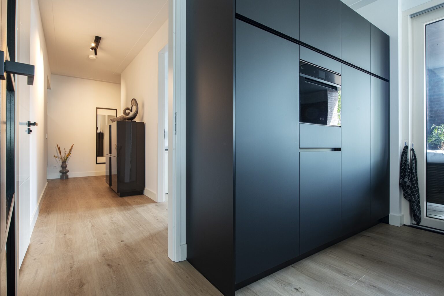 Extra brede PVC vloer in naturel tint met noestjes