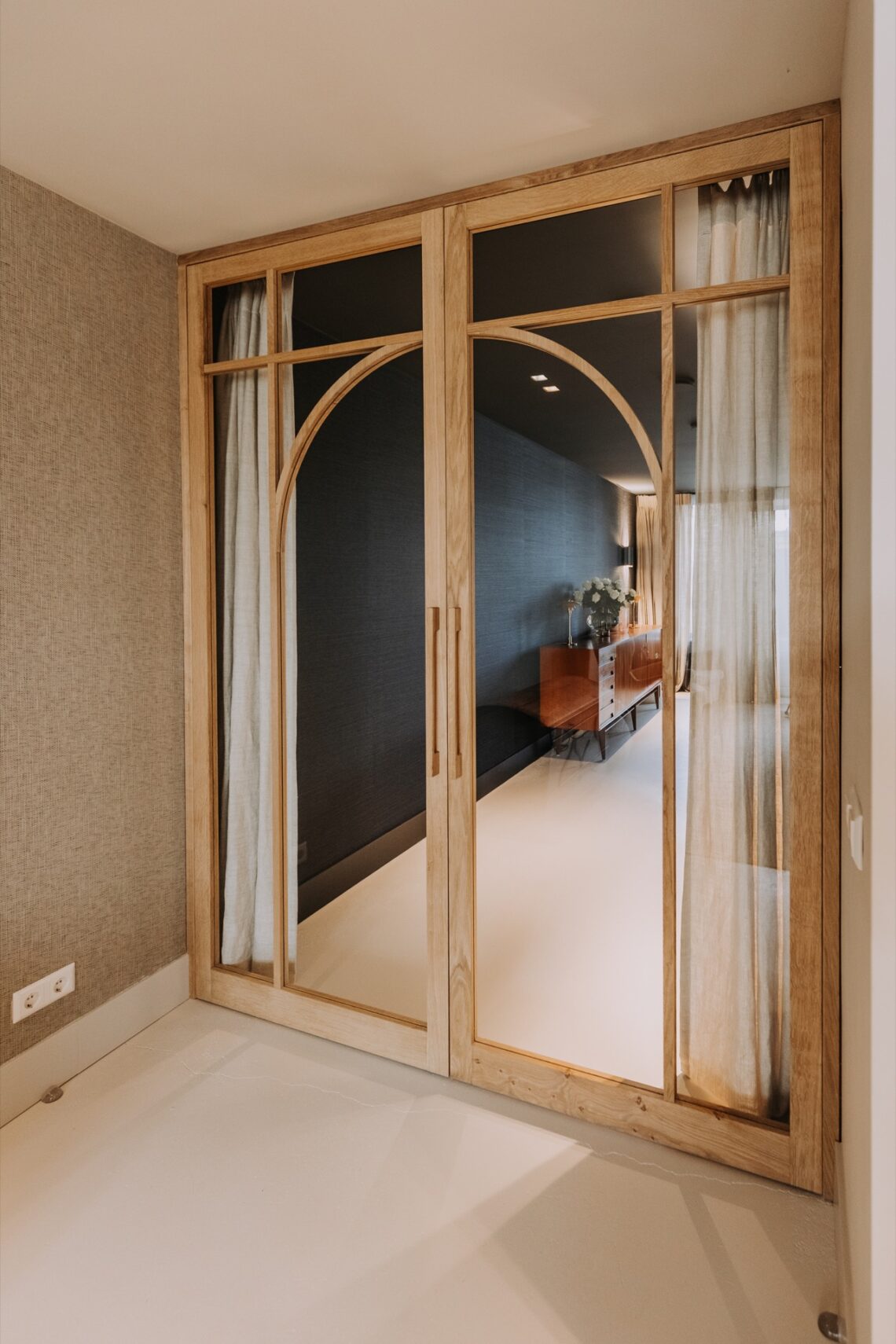 Durable oak doors with round shapes from Indu-Doors®.