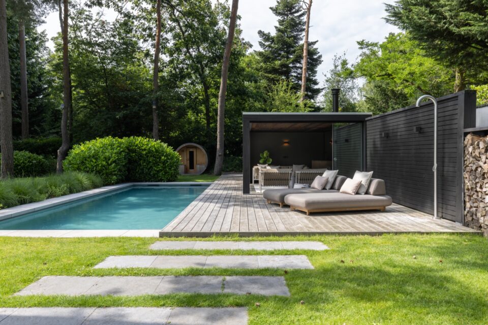 High-end houten poolhouse op maat
