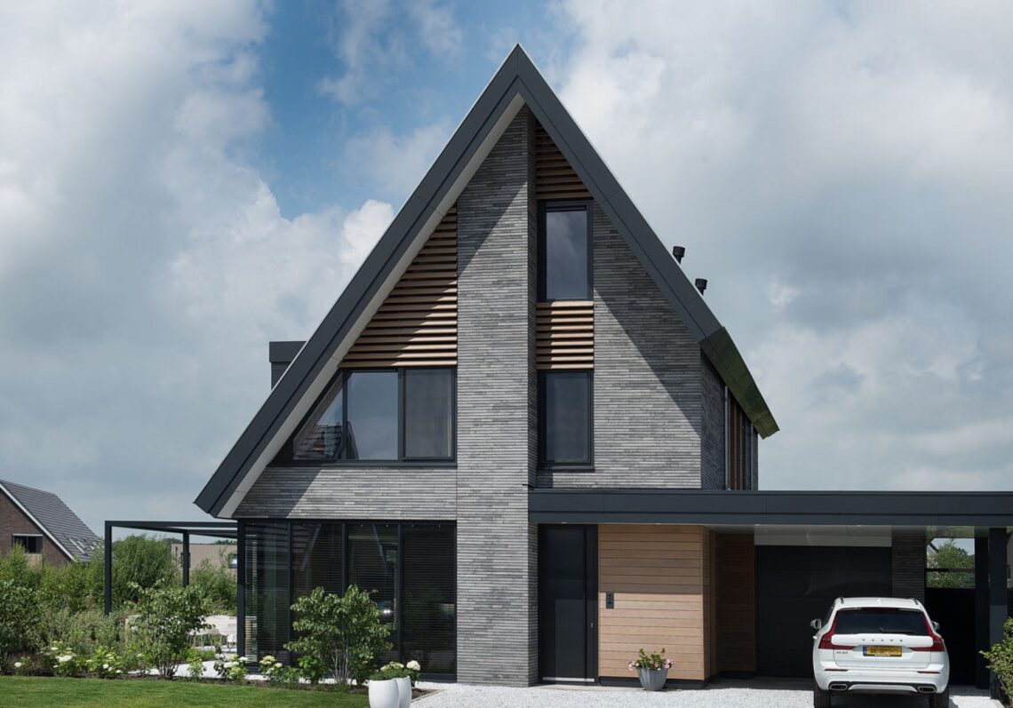 Modern home with GeoStylistix facade and GeoCeramica® terrace: