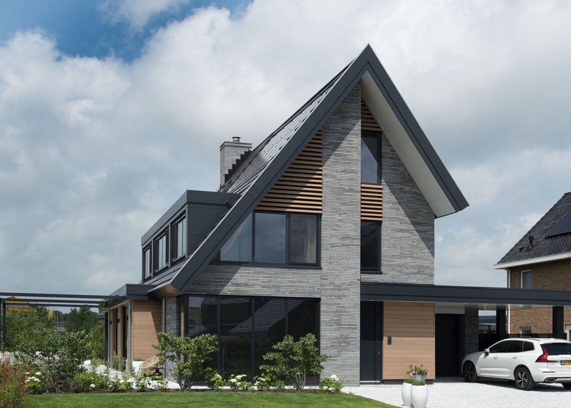Modern home with GeoStylistix facade and GeoCeramica® terrace: