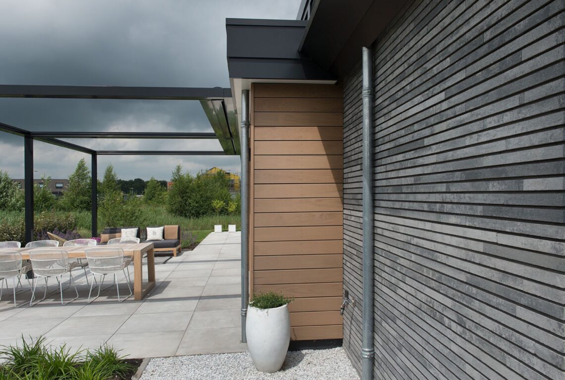 Modern home with GeoStylistix facade and GeoCeramica® terrace: