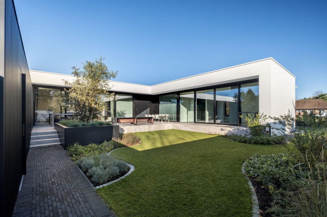 Exclusive detached house