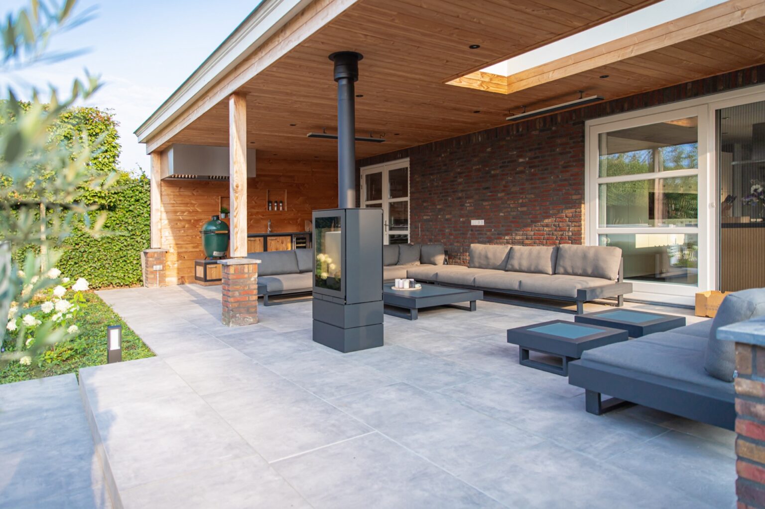 Project driveway and garden