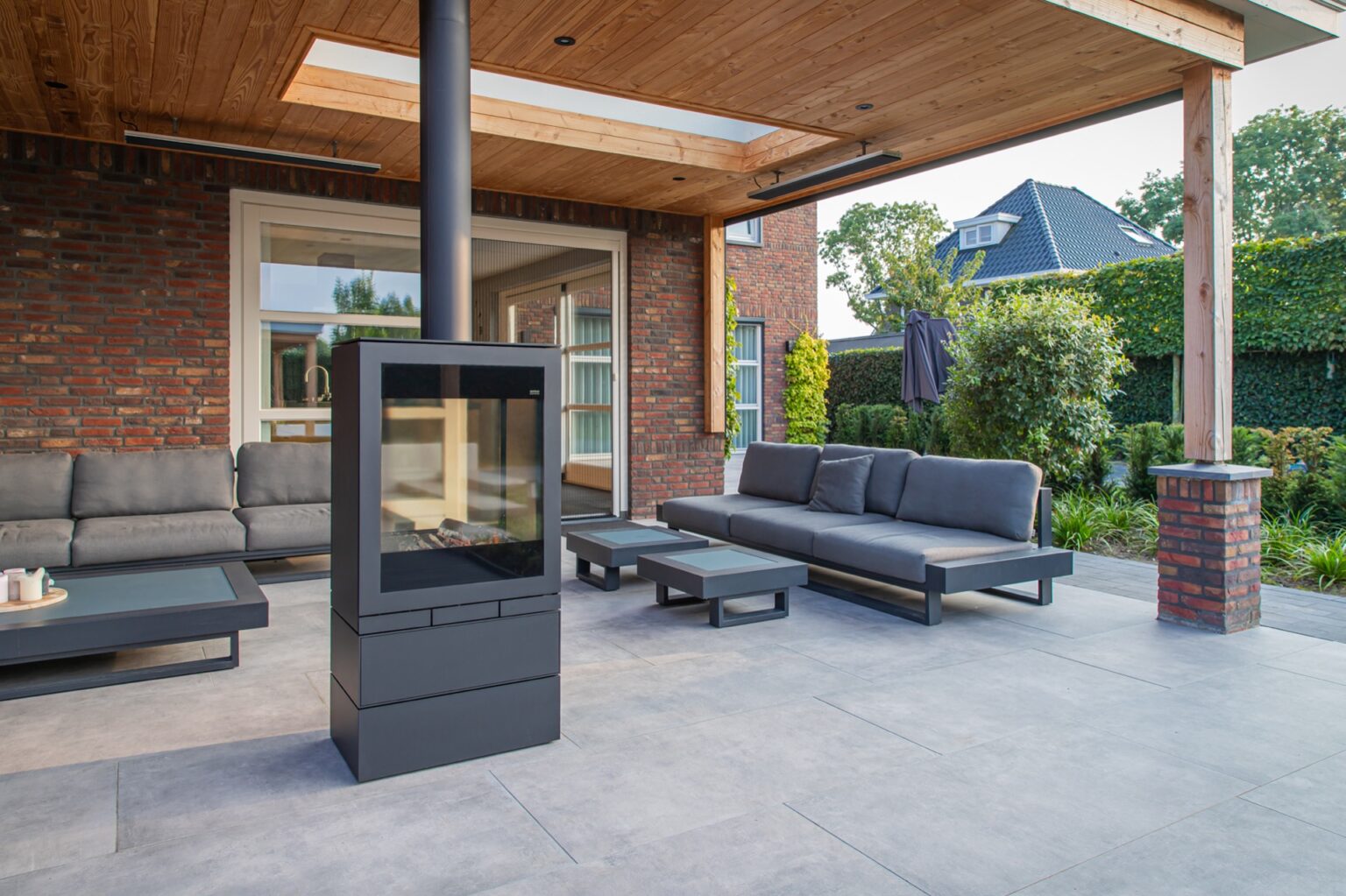 Project driveway and garden