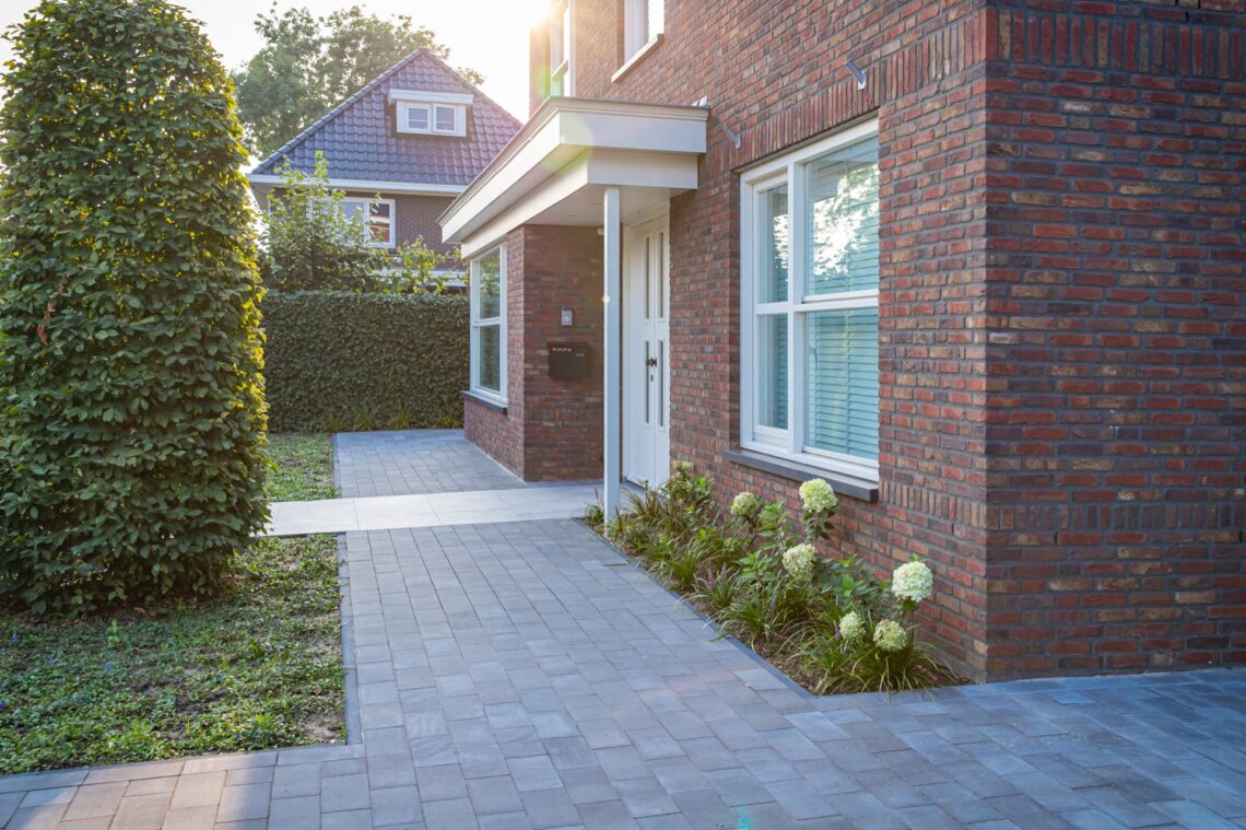 Project driveway and garden