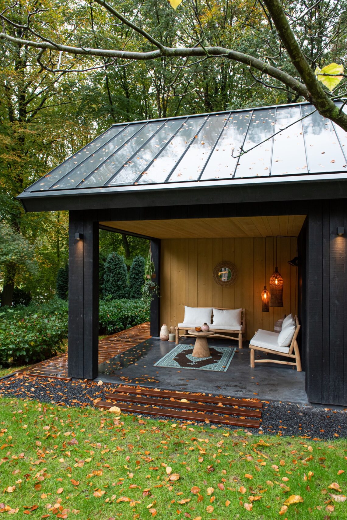 Stijlvol bijgebouw met tuinkamer en vouwwand