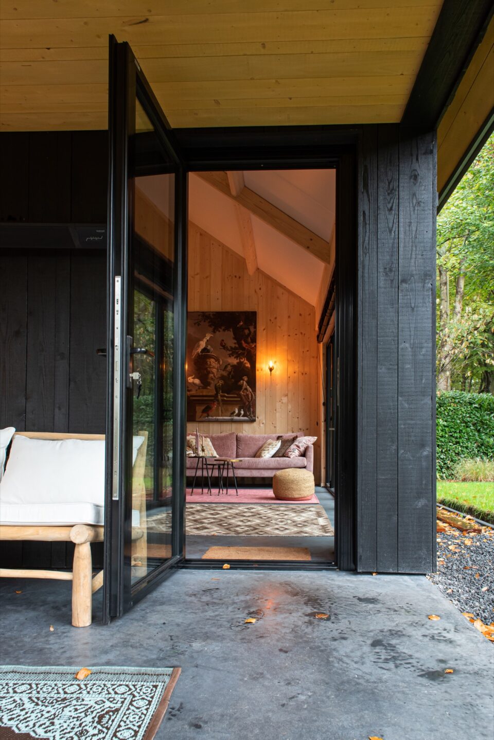 Stylish outbuilding with garden room and folding wall - HOOG.design ...