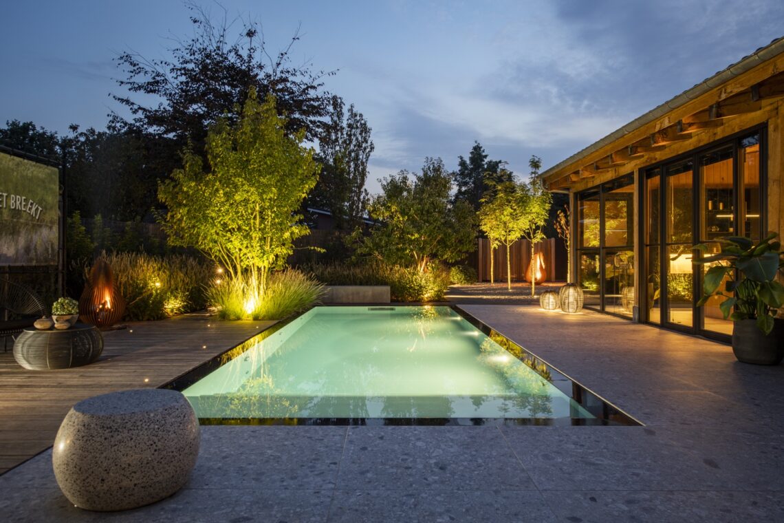 Display garden with luxury infinity pool and oak outbuilding - HOOG ...