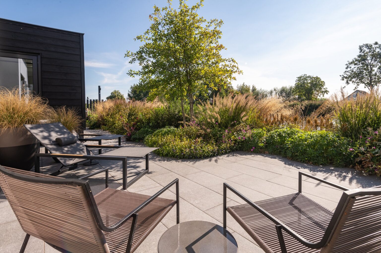 Luxury garden Giessenburg