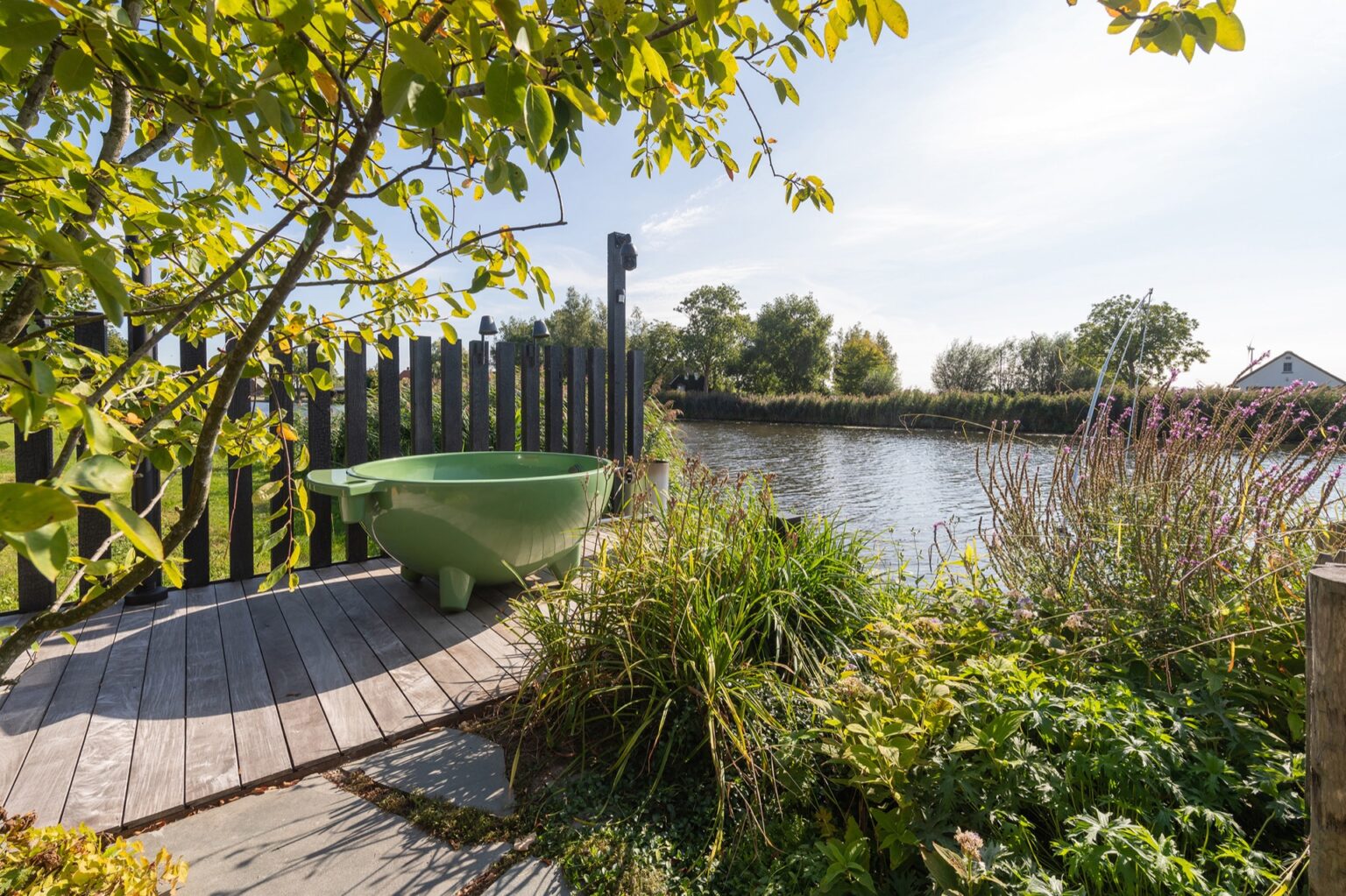 Luxury garden Giessenburg