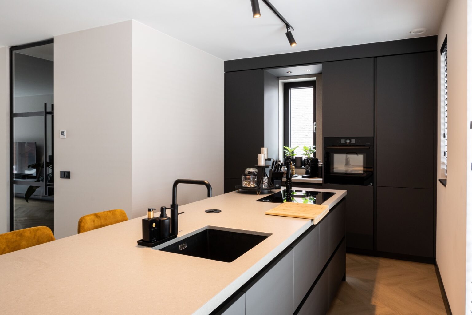 Moderne keuken en inloopkast, Dongen