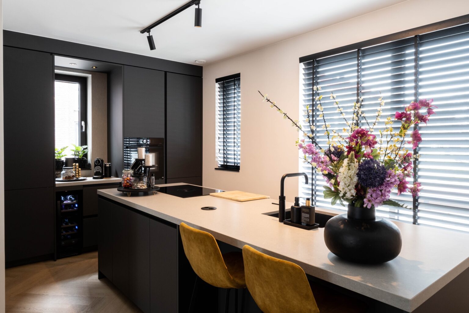 Moderne keuken en inloopkast, Dongen