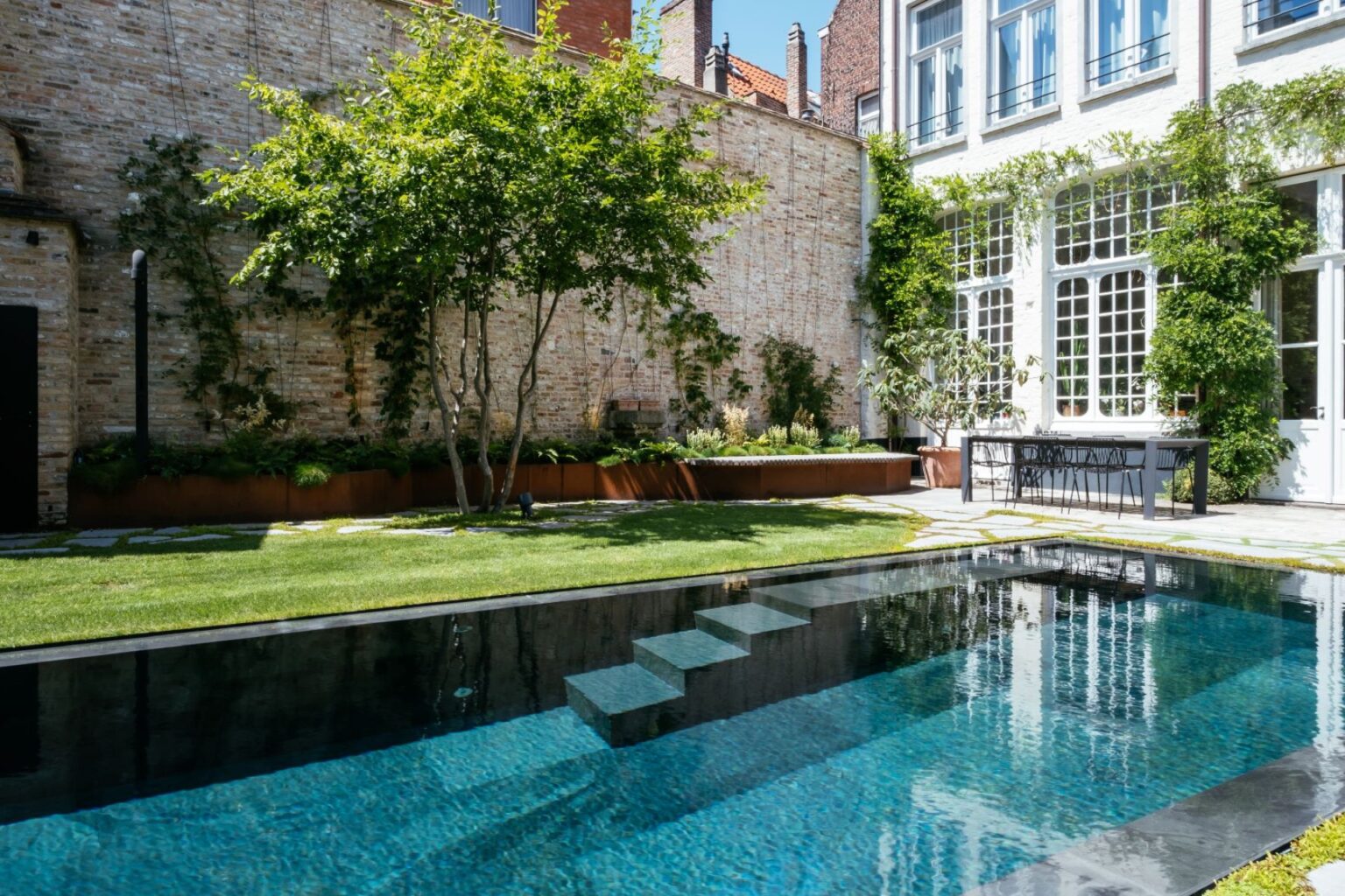 Atmospheric courtyard garden