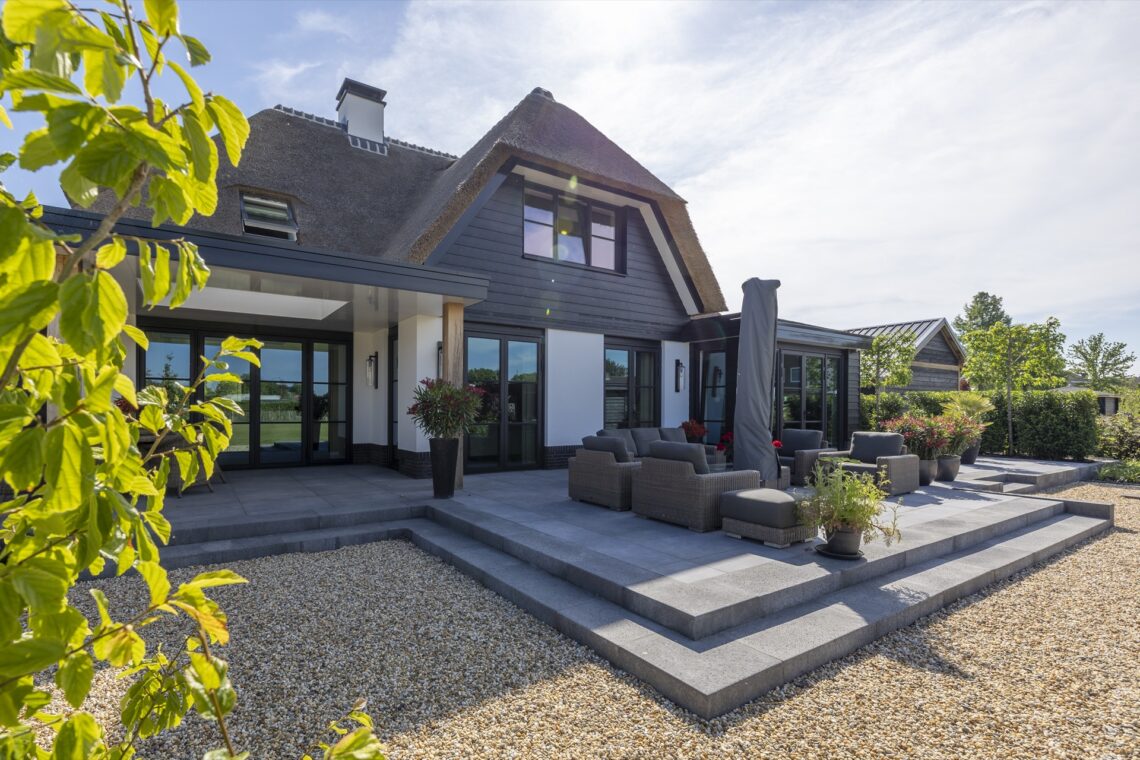 Sleek reed design in Huissen - HOOG.design - Exclusive living inspiration