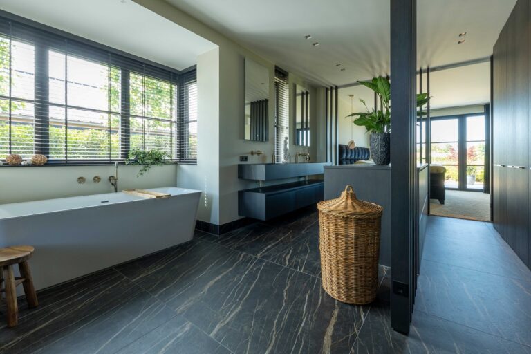 Sleek reed design in Huissen - HOOG.design - Exclusive living inspiration