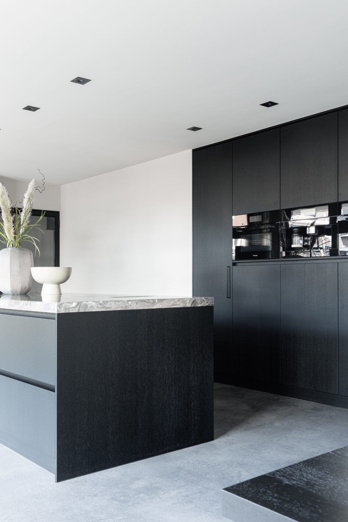 Modern country interior with Italian concrete-look floor