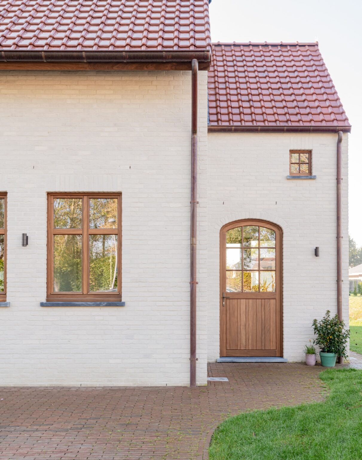 A timeless country home with wood windows - HOOG.design - Exclusive ...