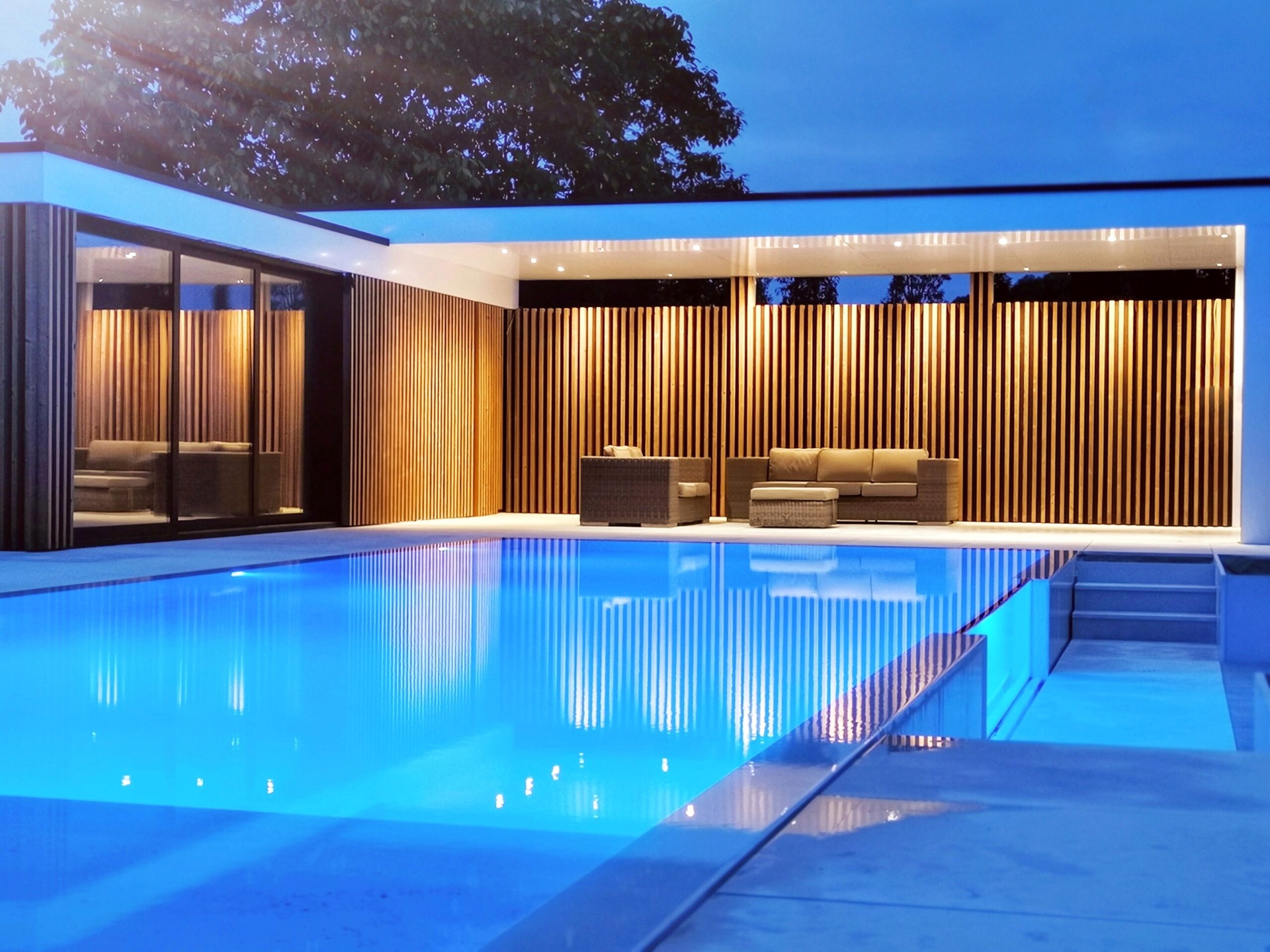 Your pool exclusively lined: meet DEKK decorative plaster - HOOG.design ...