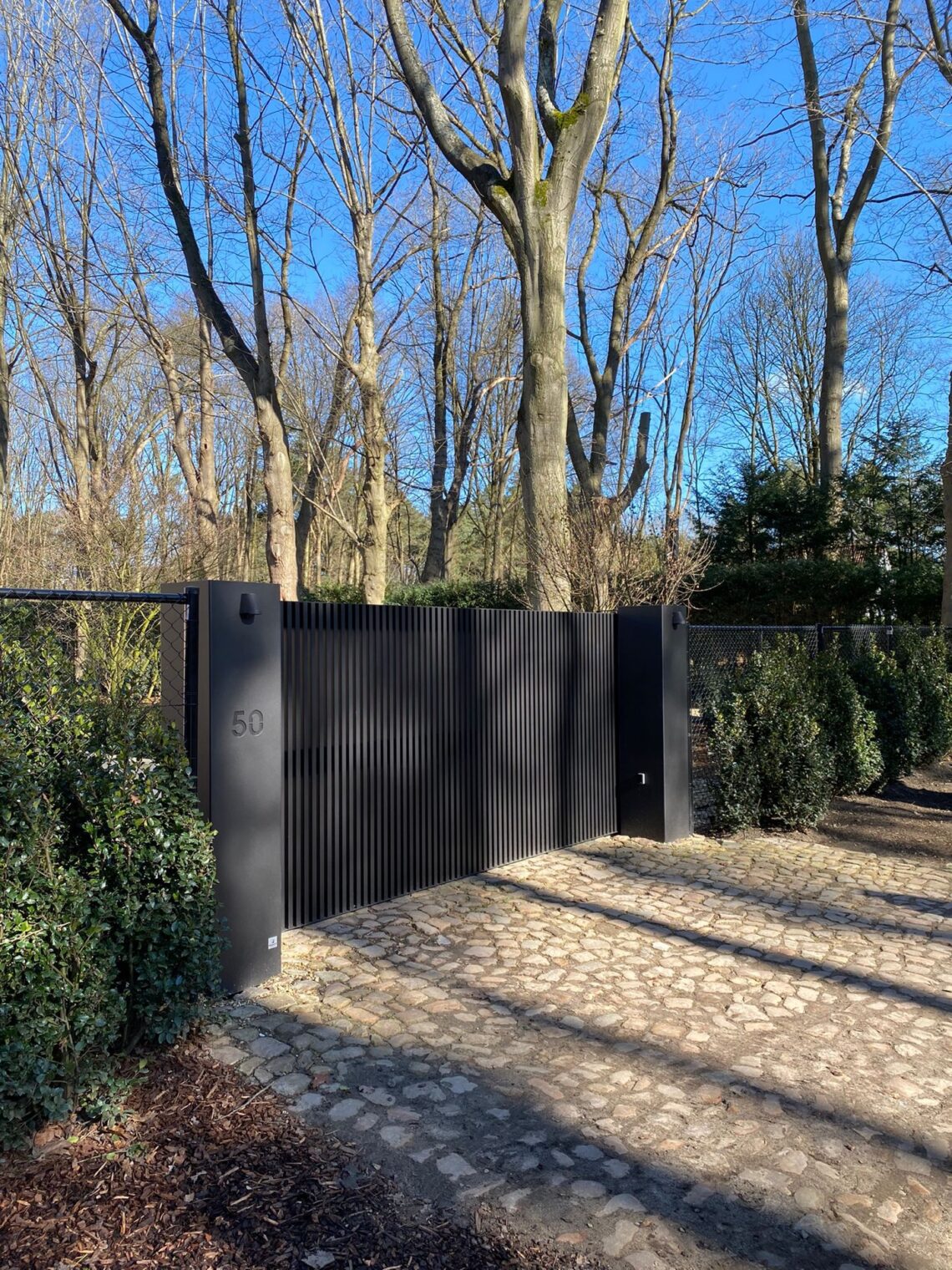 Aluminum garden gate with tight lath structure