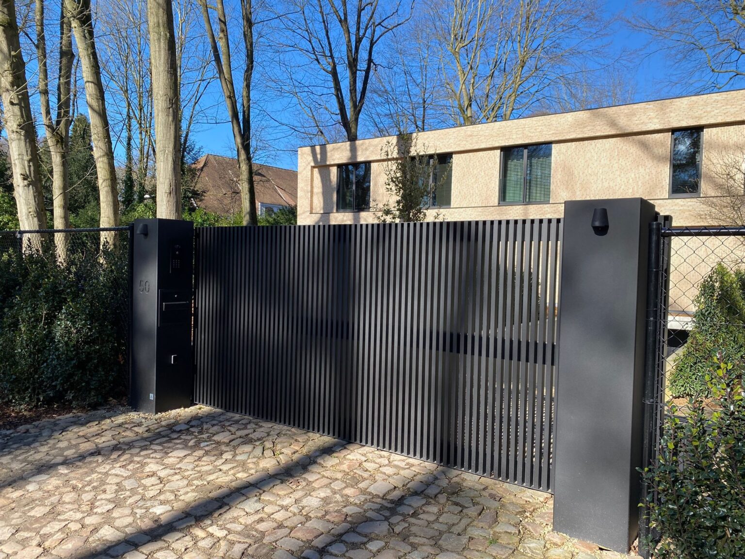 Aluminum garden gate with tight lath structure