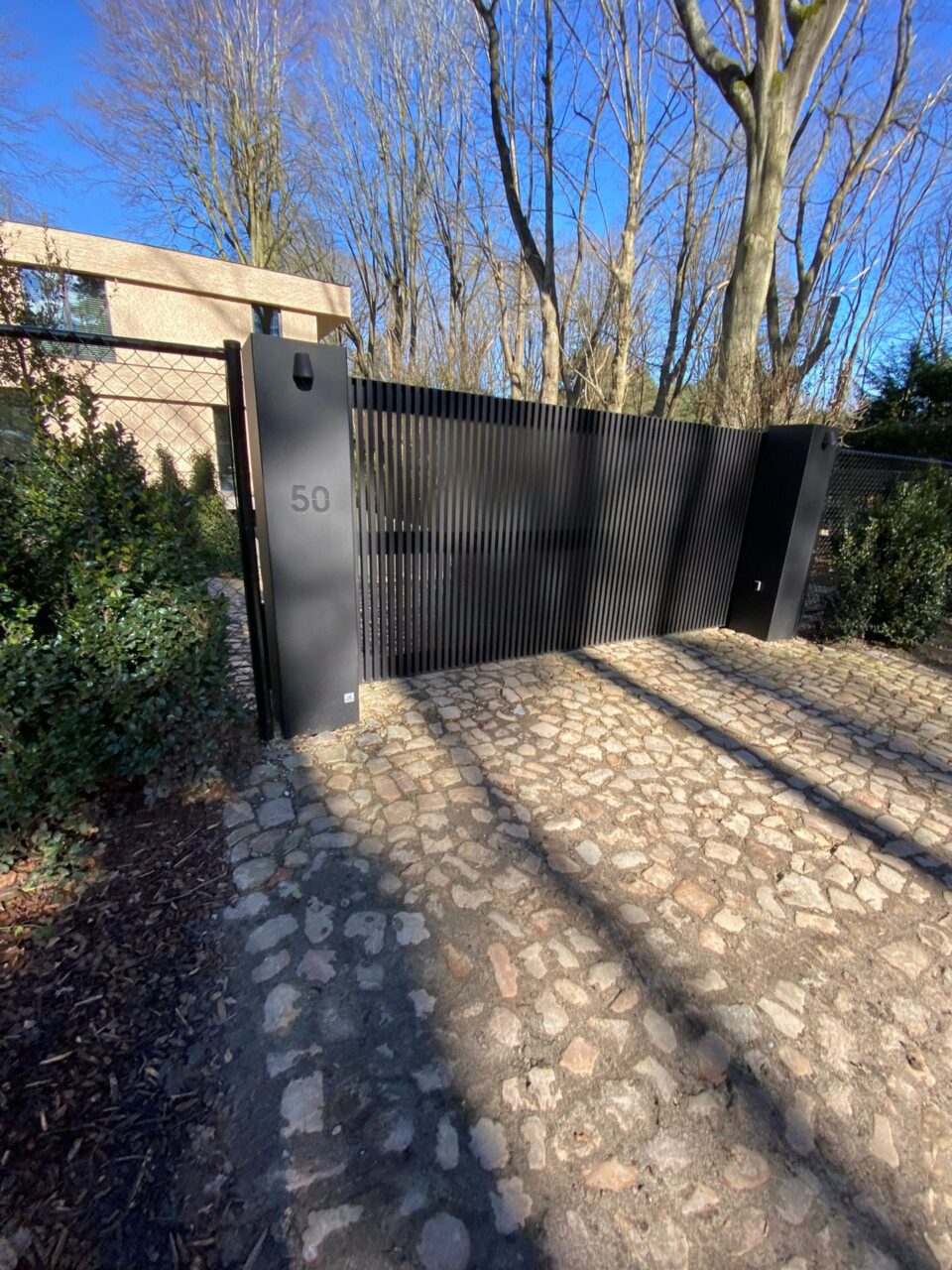 Aluminum garden gate with tight lath structure