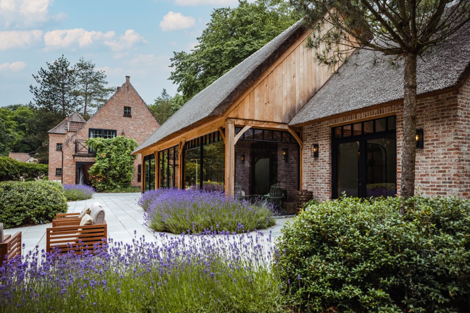 The Modern Trespa Outbuilding - HOOG.design - Exclusive living inspiration