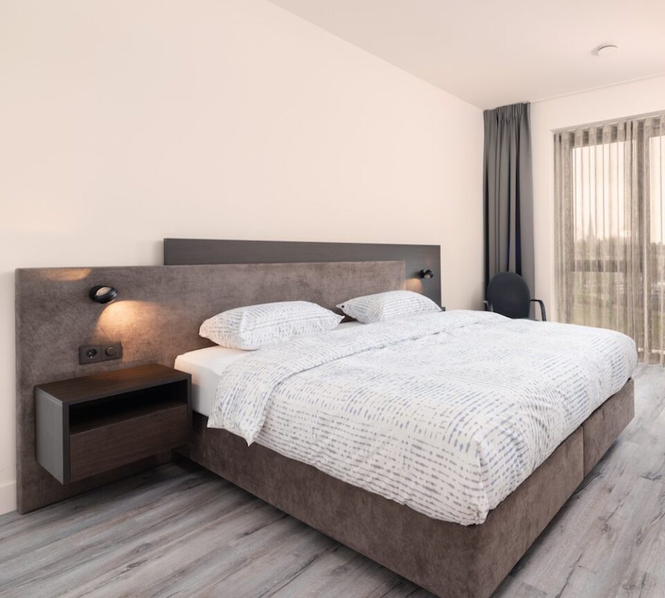 What is a senior bed and what is it used for? - HOOG.design - Exclusive ...