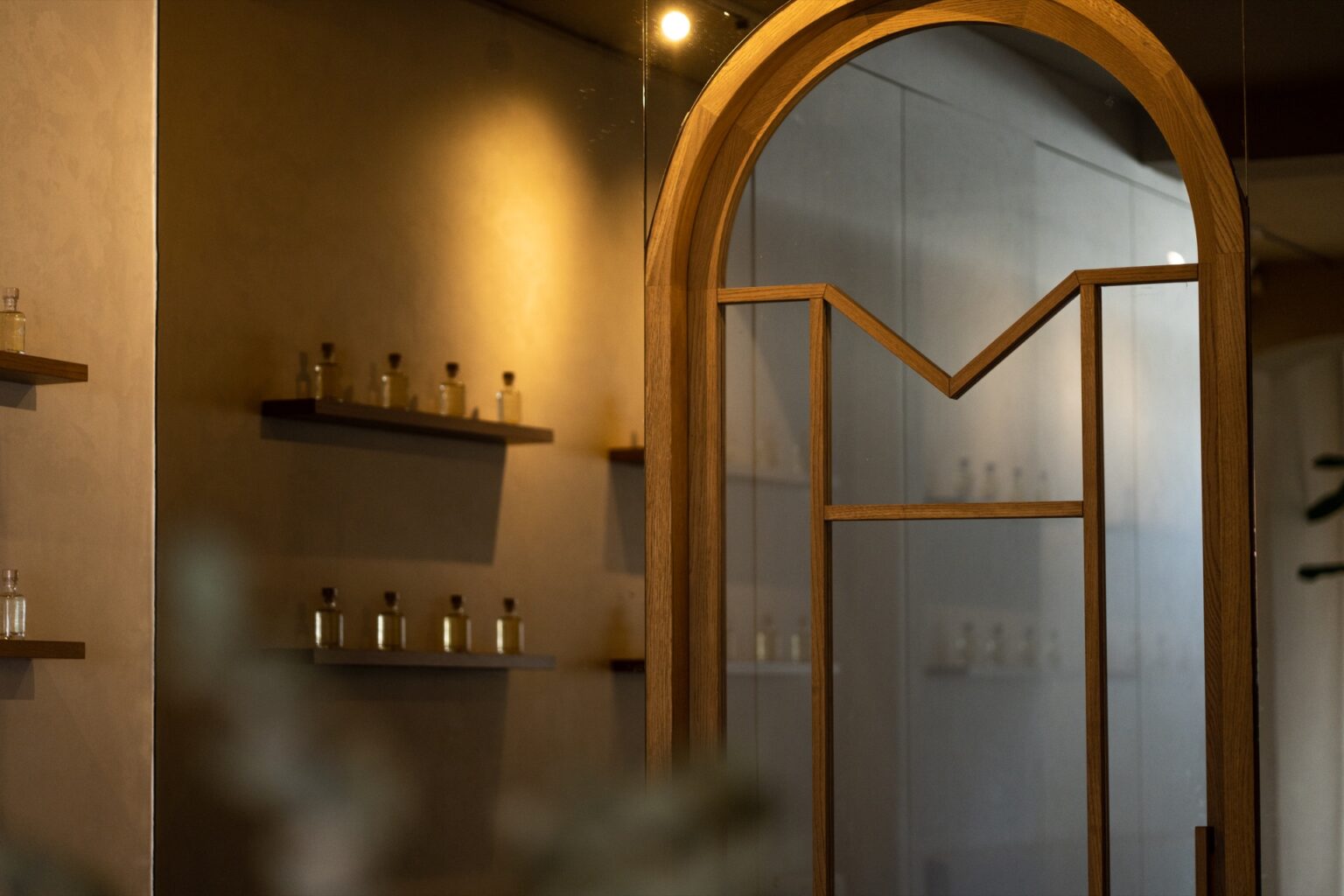 Bent oak interior doors with logo in Amsterdam